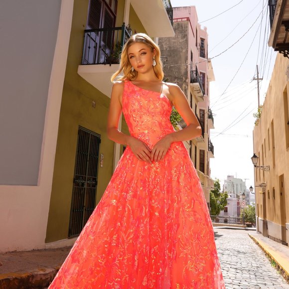 Nox | Dresses | New Formal Aline Sleevleess One Shoulder Gown ...